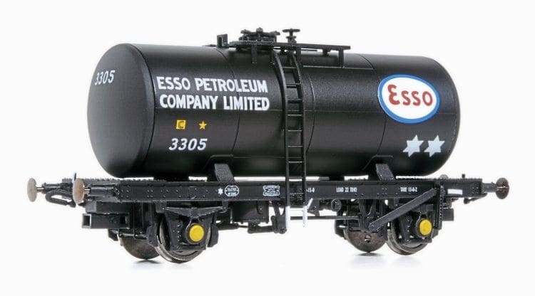 Classic Esso tanks new in ‘OO’ | Rail Express