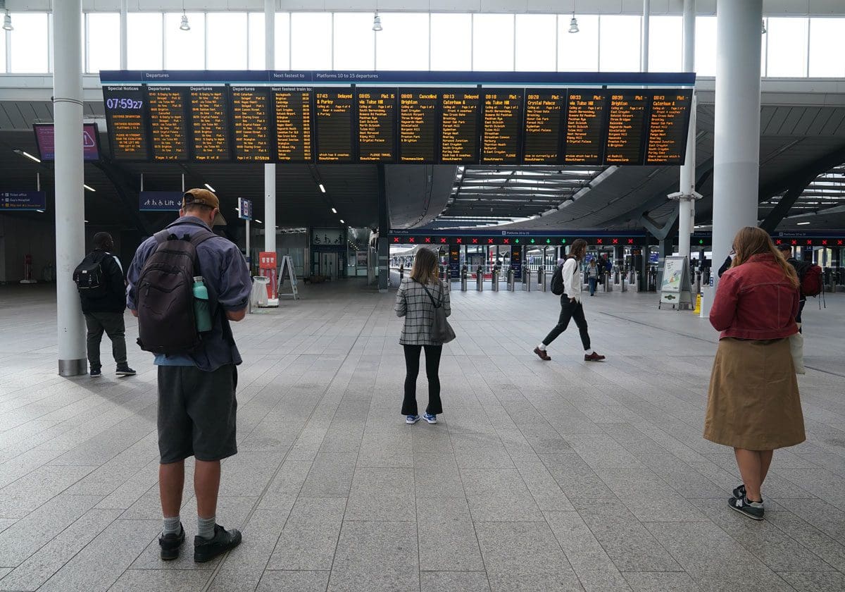 Network Rail begins consultation process with unions on maintenance ...