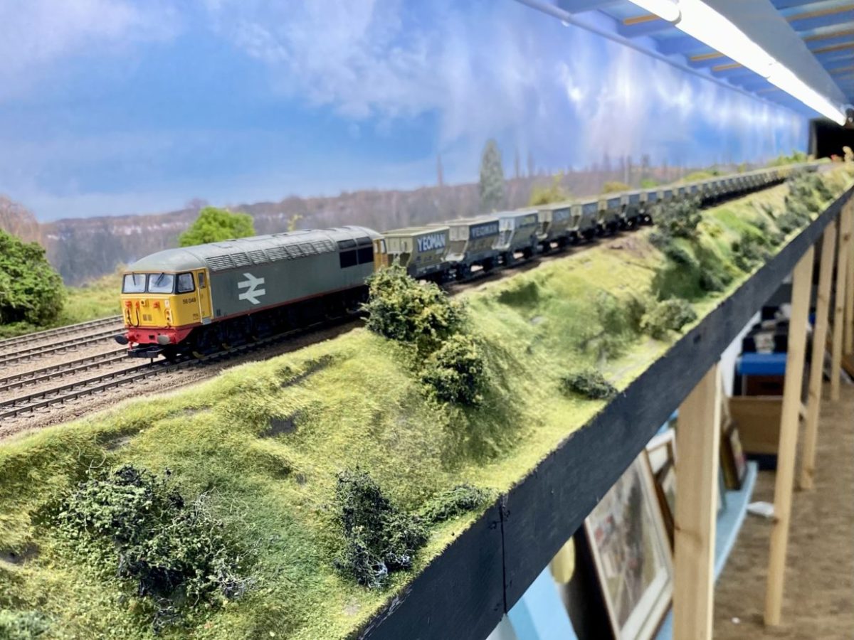 00-Gauge Model of Reading Station | Rail Express